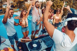 5 Types of Parties You Can Throw if You Have a Swimming Pool